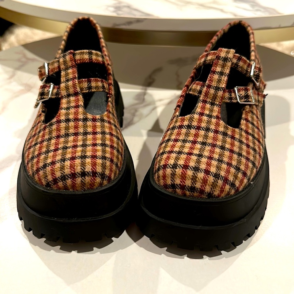 Urban Outfitters Platform Mary Janes - Gem